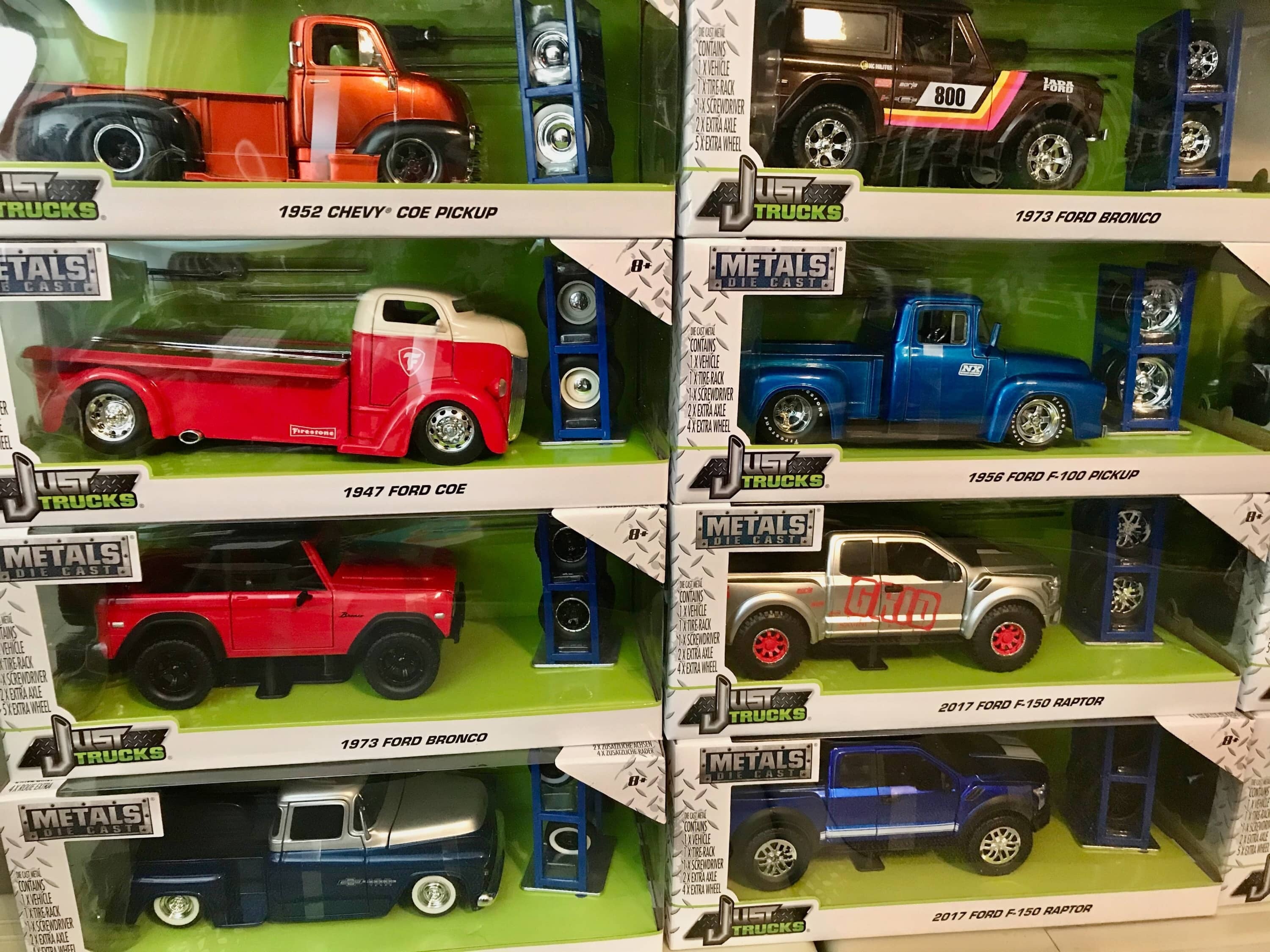 Die cast model cars, truck, display case, diorama, replicas ...